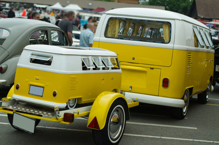 Mini VW-Bus am erstern Oldtimer Sunday Morning in Zug 2018 | carpixx