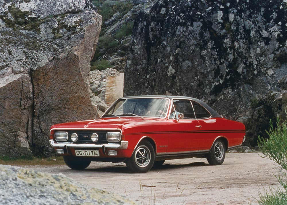 Der Commodore GS/E ist mit einem 2,5-Liter-Motor mit elektronischer ...